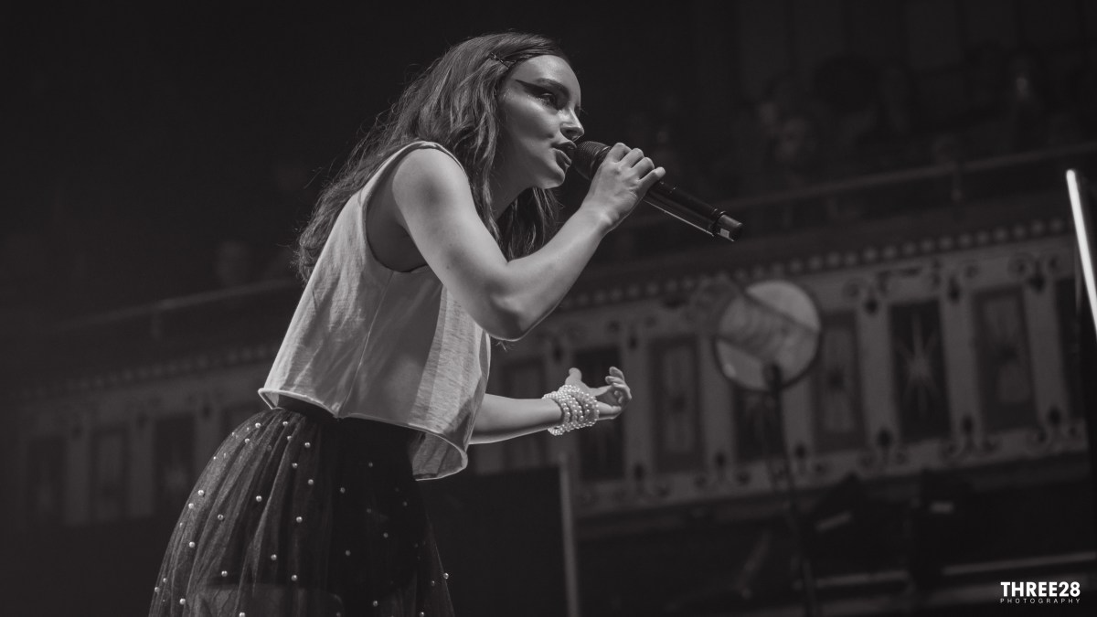 CHVRCHES – Live @ The Tabernacle – LoudSound Magazine